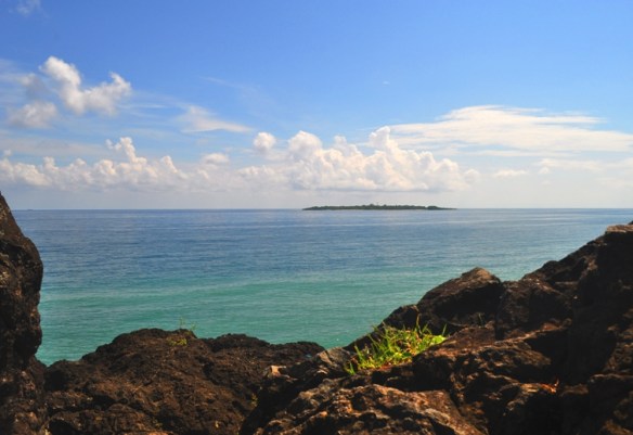 Siraan, Anini-y: The Hot Spring on a Cliff by the Sea | Traveling Light