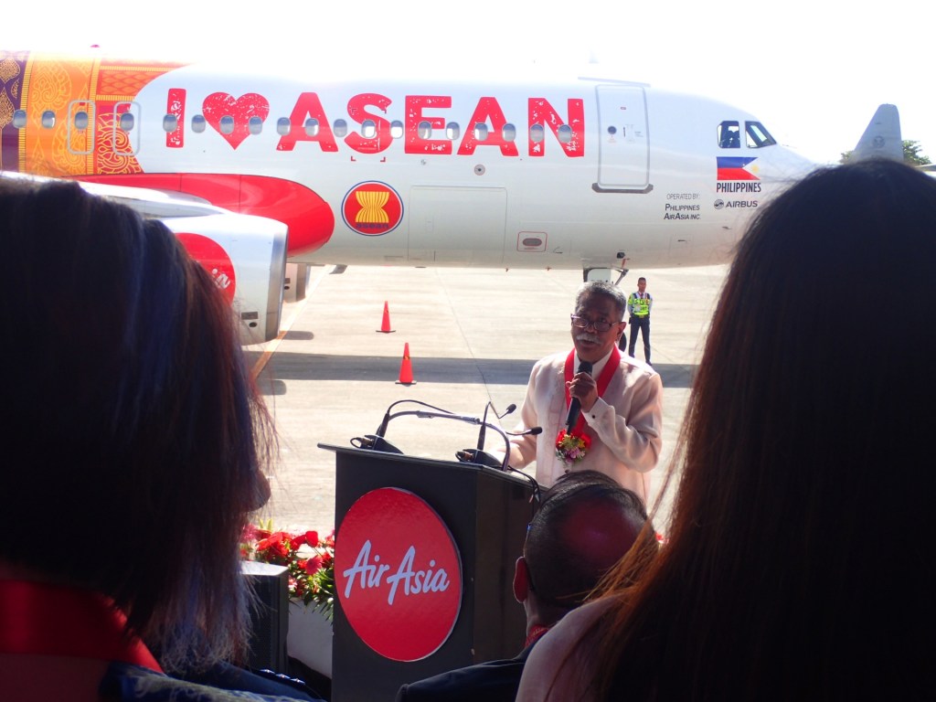 Celebrating ASEAN at 50: 10 countries colorfully “drawn” on a plane ...